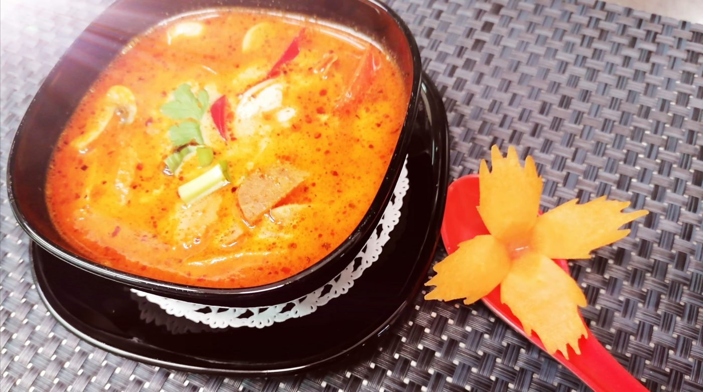 Potage de porc à la citronnelle – Tom yam moo – Lamaï Thai Food